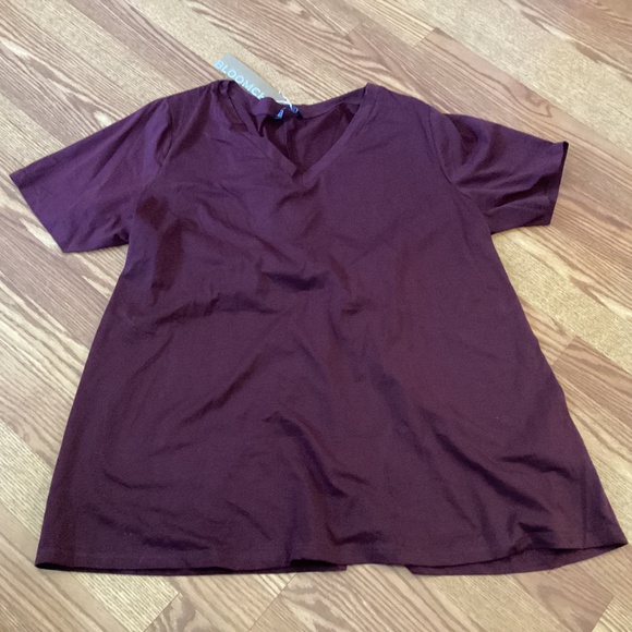 BloomChic | Tops | Bloomchic Maroon Vneck Twist Split Back Tshirt Size ...